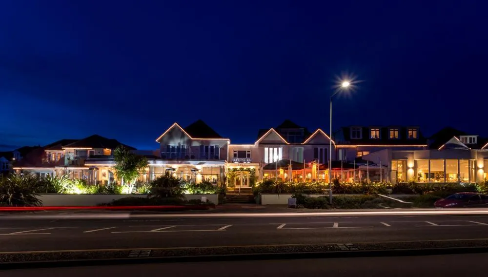 The Roslin Beach Hotel | Essex Tourist Guide