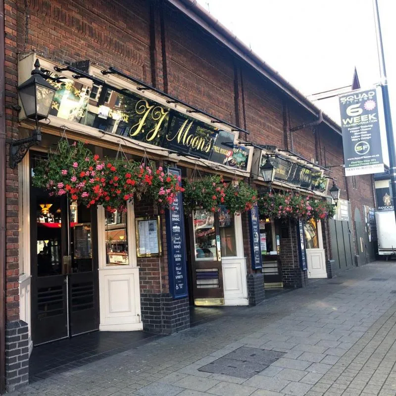 J J Moon's | Essex Tourist Guide